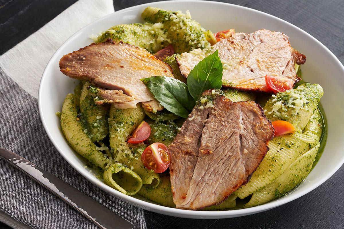 Pierna de cerdo PROAN con pasta al pesto – Proan